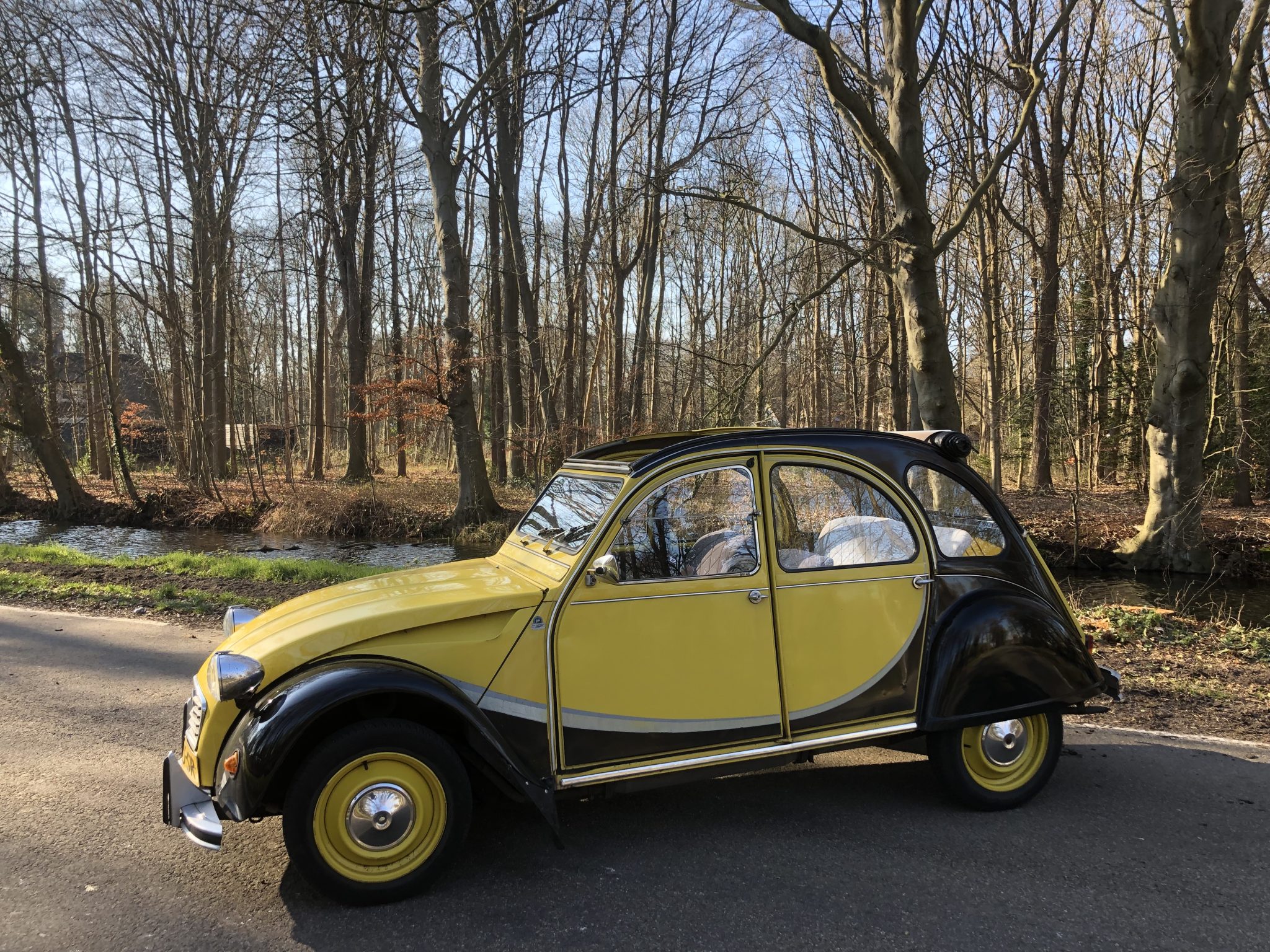 Le Garage - Citroën 2CV, Ami, Mehari & Dyane Specialist